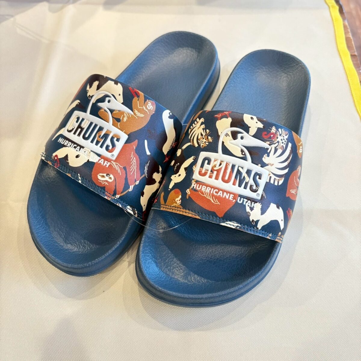 リラックスにも、アクティブにも。CHUMSらしさ満点のスライドサンダルが新登場！ - unionplus.